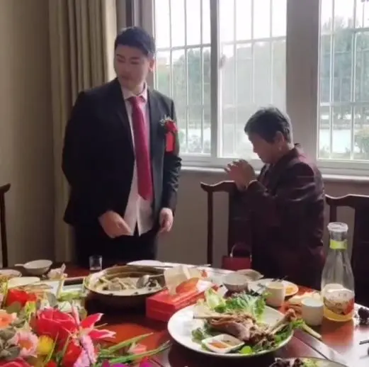 Brother Dayi is so sensible. In order to marry Chen Meng, he also gave ...