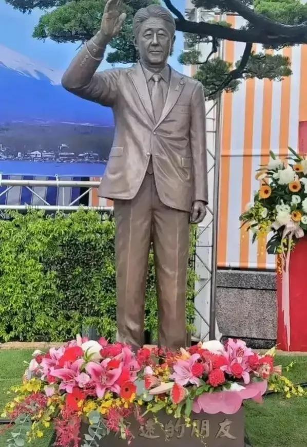 What do you think about erecting a bronze statue for Shinzo Abe? For ...