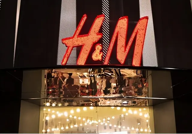 The first H&M China store located at No. 651 Huaihai Middle Road ...