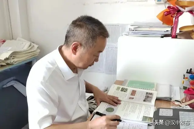 Zhou Yanming, a teacher at Chenggu No. 1 Middle School, has been ...