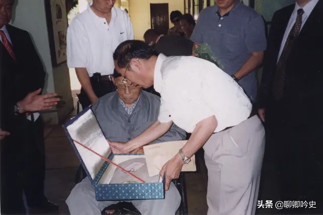 On June 13, 1999, after the author Zhao Jie sent Marshal Lin's tiles to ...
