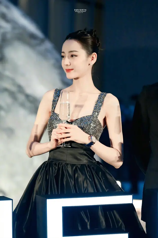 Reba seems to have a bright look at every event. Today, Reba's event ...