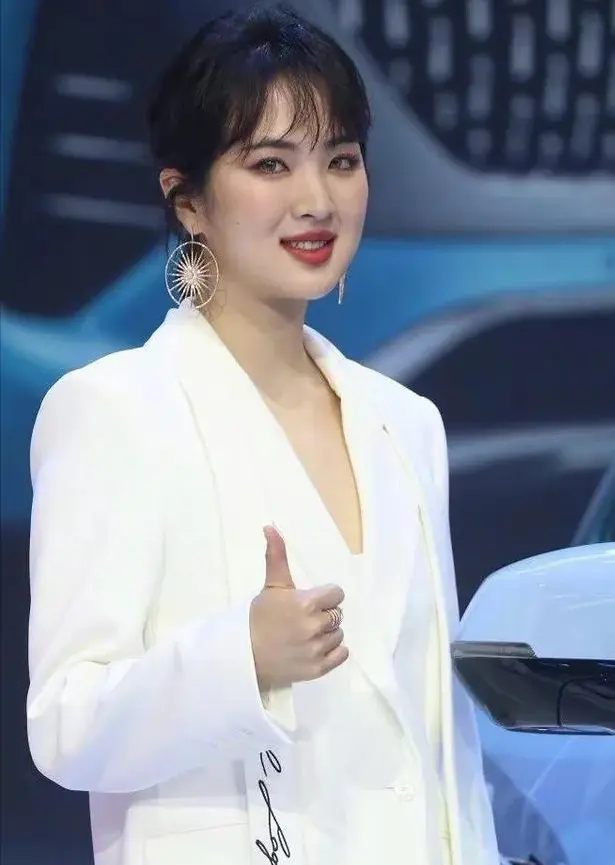 Fashionable outfits are a topic that people who love beauty will always ...