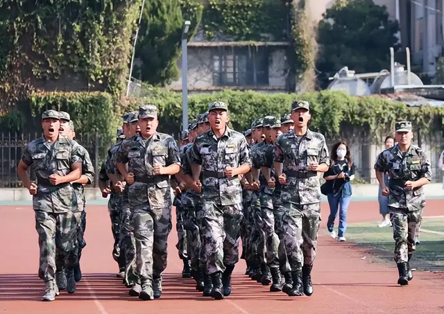 Military training is the "first lesson" for freshmen to enter ...