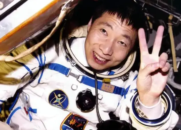 On October 15, 2003, Yang Liwei was flying in space on the Shenzhou V ...