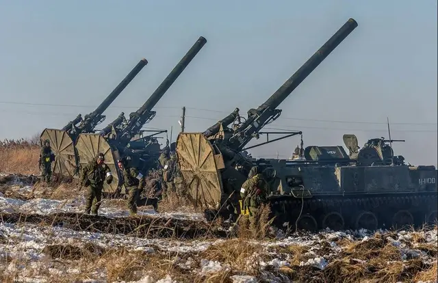 During this battle, a small group of Ukrainian troops entered the Azov ...