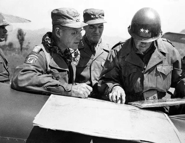 In December 1950, in the snowy winter, Li Qiwei, who was newly appointed commander of the 8th ...