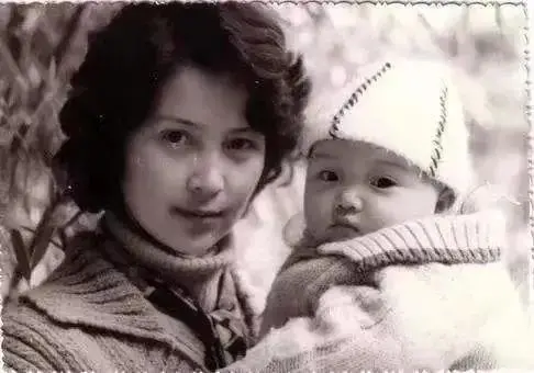 At that time, Cecilia Cheung still had obvious baby fat on her face ...