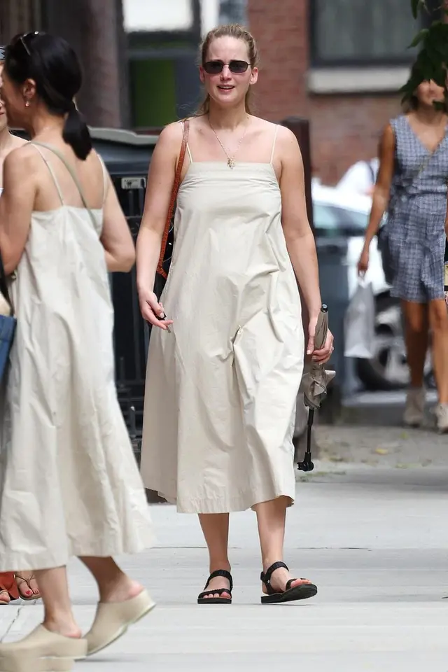 Jennifer Lawrence is a famous American actor. In addition to being ...