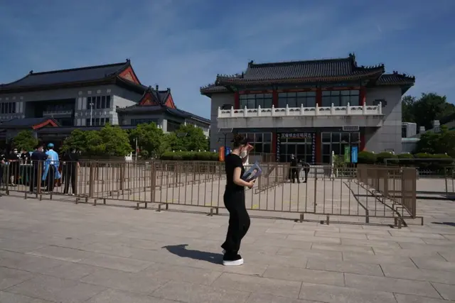 At the end of the short film is an interview video of Ren Ming on the ...