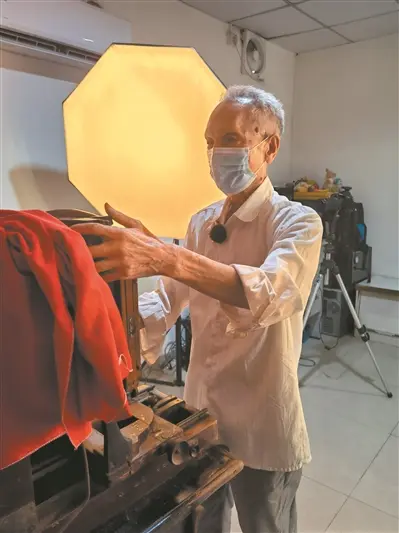 Lai Cheok-hoon demonstrates the operation of the wooden floor-standing ...