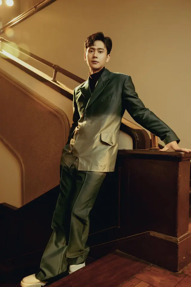 He is the gangster Caitou in the movie "The Sun Shines", Wang Dajun ...