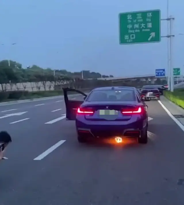 On the evening of July 26, a BMW i3 electric car caught fire during a ...