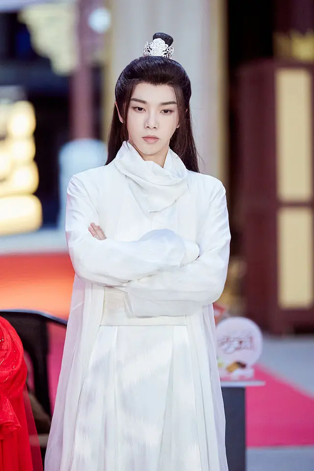 On July 29, 2022, Hua Chenyu Studio released a set of behind-the-scenes recording of COS Li Bai ...