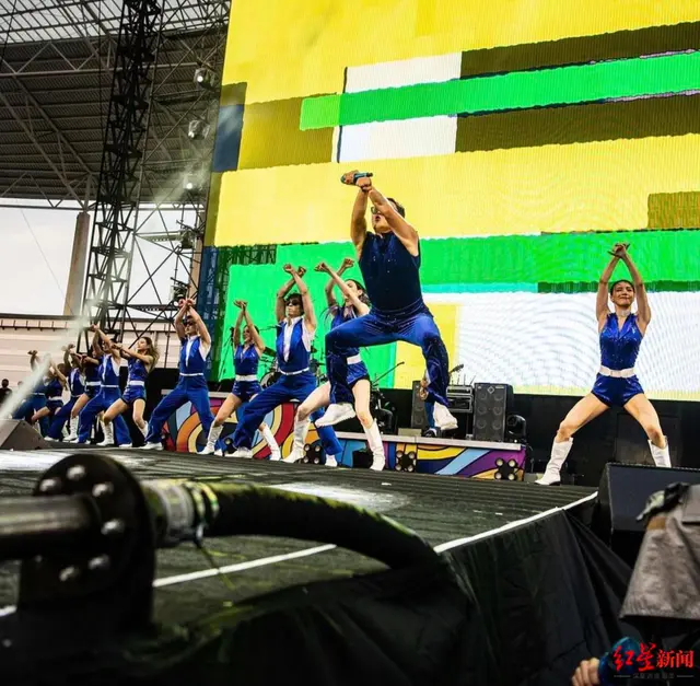 A few days ago, when Korean singer "Uncle Psy" PSY was leaving his ...