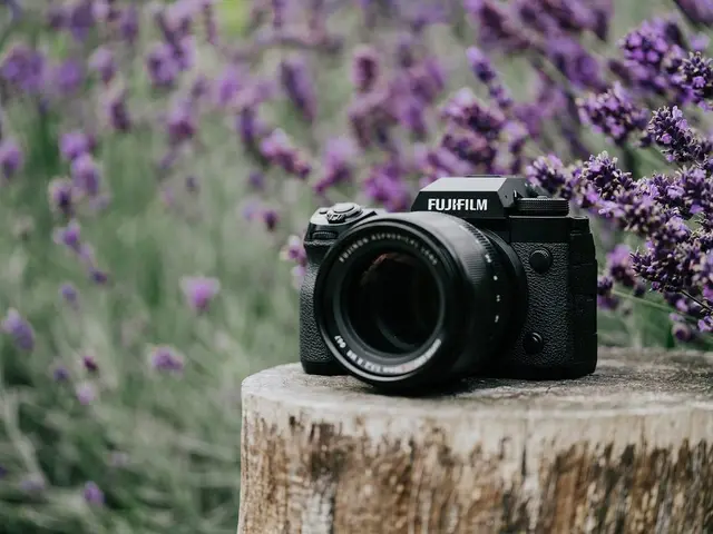 Today, Fuji officially released the latest flagship mirrorless camera ...