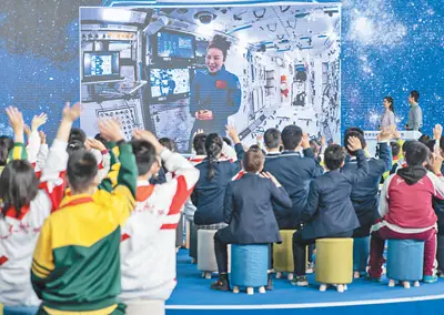 On December 9, 2021, the first lesson of "Tiangong Classroom ...