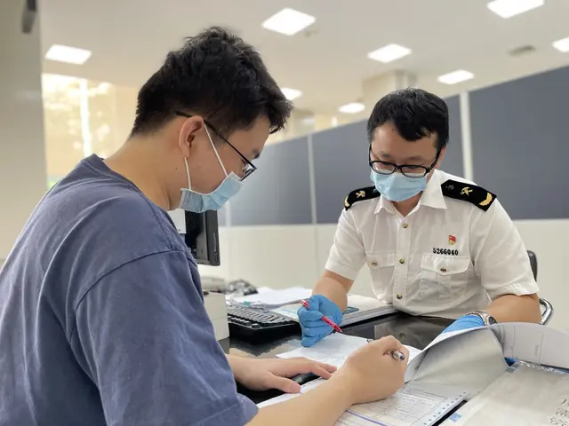 Entering the dust-free workshop of Shanjin Optoelectronics (Guangzhou ...