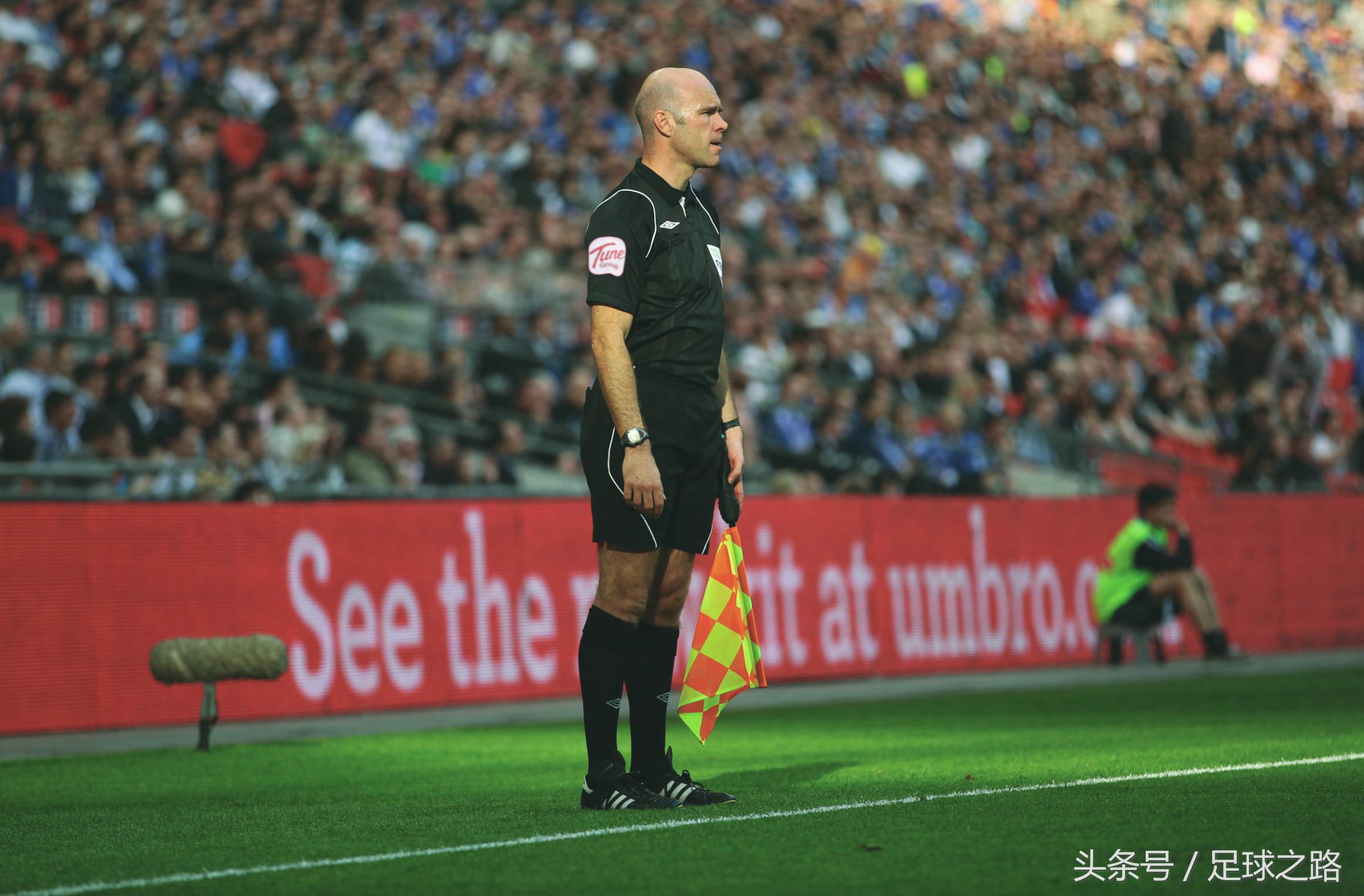 足球罚球叫什么(重要！一文看懂裁判手势)_i体育