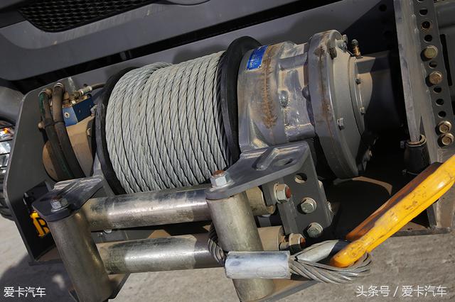 移动的行宫 实拍1600万UNICAT越野房车 - 液压汇