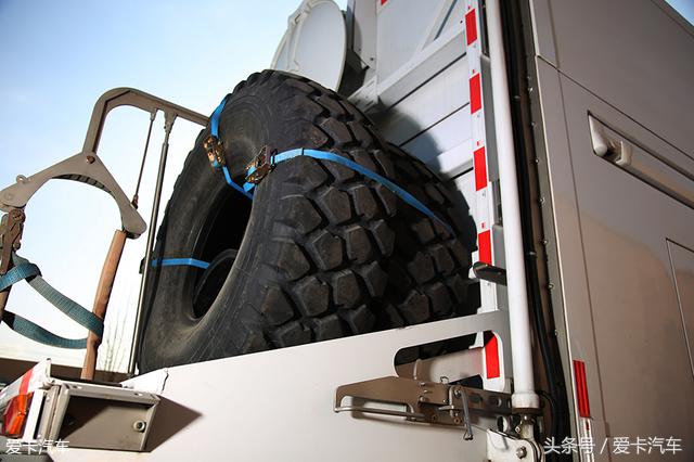 移动的行宫 实拍1600万UNICAT越野房车 - 液压汇