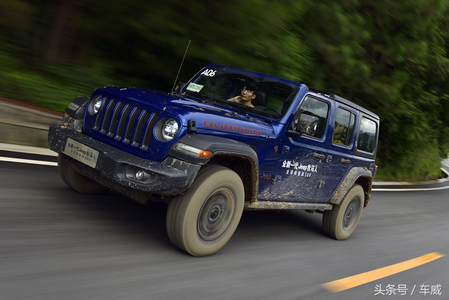 试全新牧马人，四驱增加自动模式、全系2.0T的越野车还够硬派吗 - 液压汇