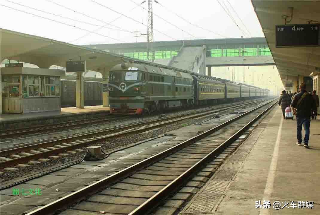 东风家族产量最多、运用广泛！交直流电传动的东风DF4型内燃机车 - 液压汇