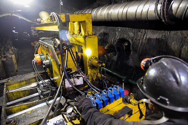 创新强技术 改革出新招 —五阳煤矿应用大直径钻孔定向抽采上隅角瓦斯治理工作侧记 - 液压汇