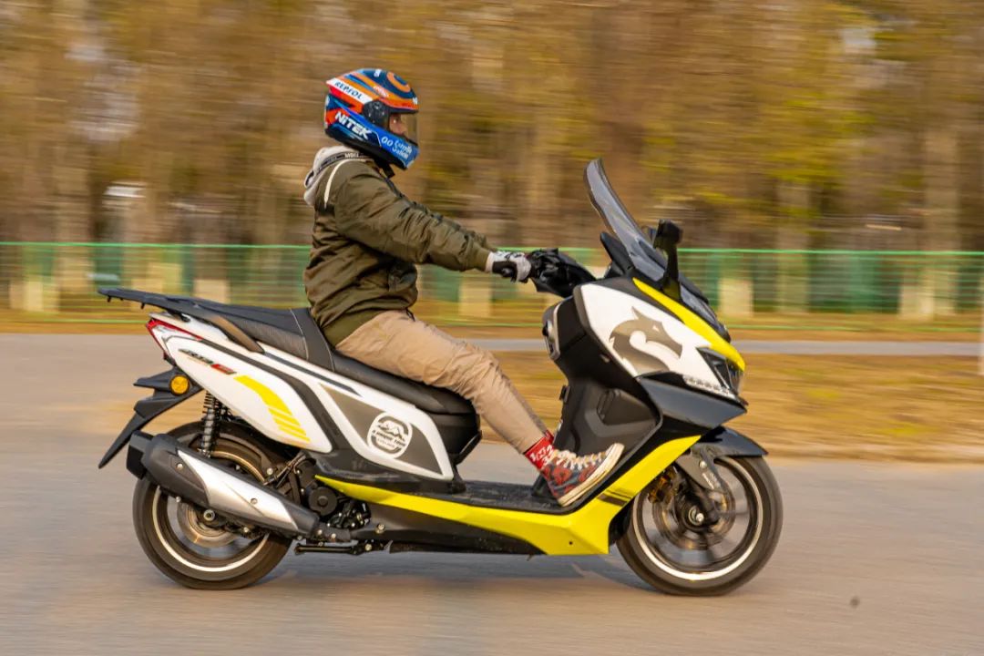 同级别罕见的平踏板，试驾赛科龙RT3C - 液压汇