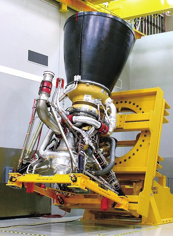 美国第一款通过认证运行的新型航天引擎RS-68发动机 - 液压汇