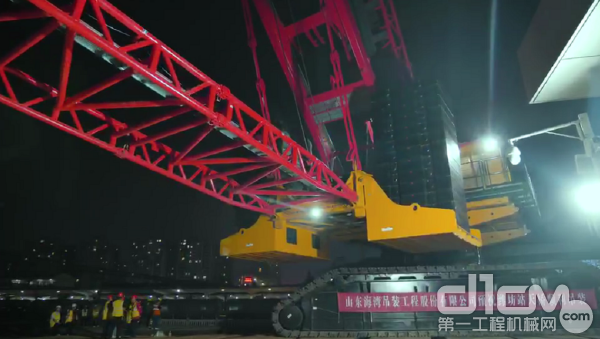 横跨12轨道，擎天巨擘三一SCC20000A履带吊首秀潍坊 - 液压汇