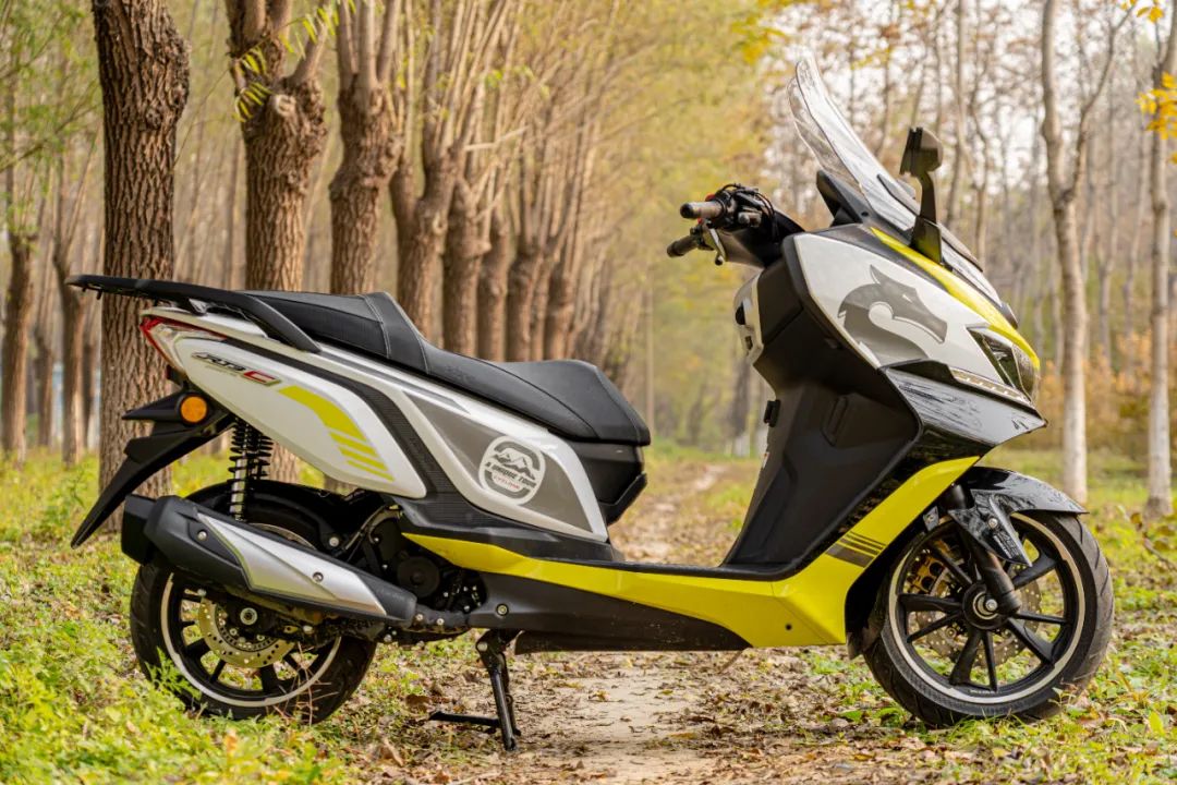 同级别罕见的平踏板，试驾赛科龙RT3C - 液压汇