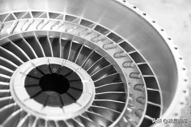 柯尼塞格身上的黑科技。 - 液压汇