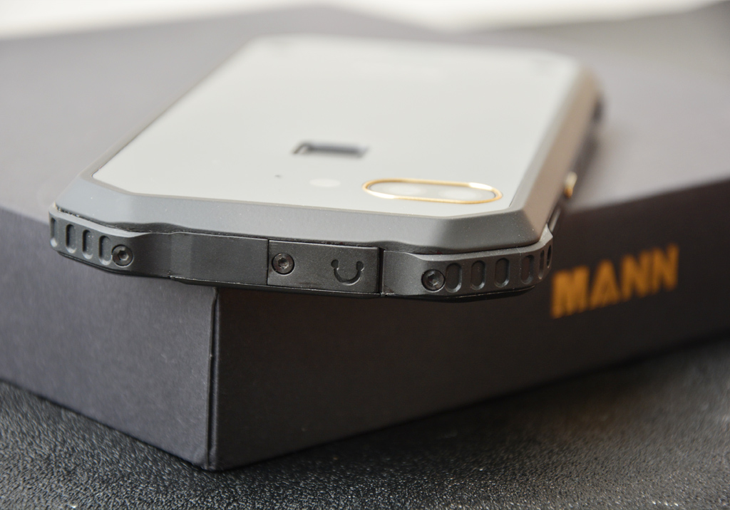 铠甲与颜值完美结合，6000mAh+IP68，三防手机MANN 8S上手体验 - 标件库