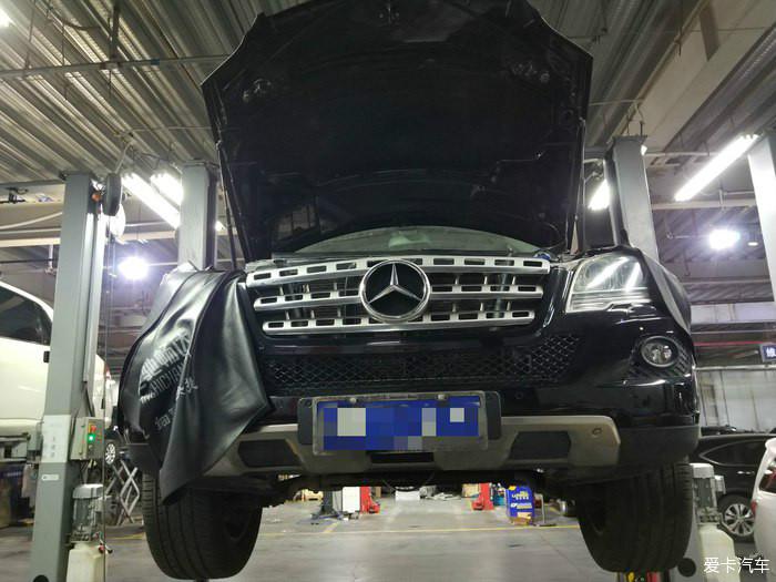 09年出厂才7万公里，奔驰ML350转向助力泵漏油换新 - 易泵网