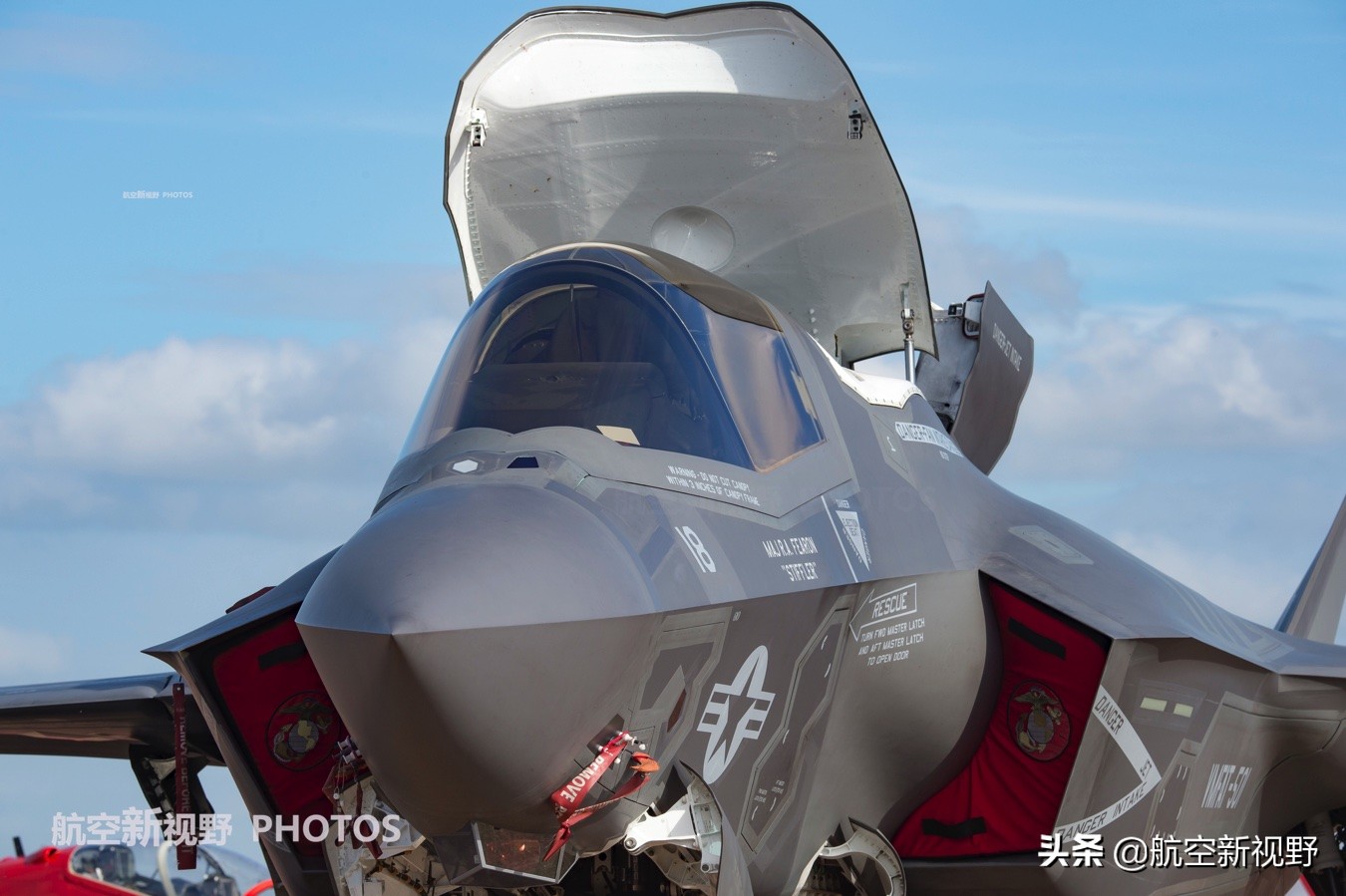 美国F-35B隐形战机细节展示，锯齿化蒙皮是亮点，几乎看不到铆钉 - 标件库