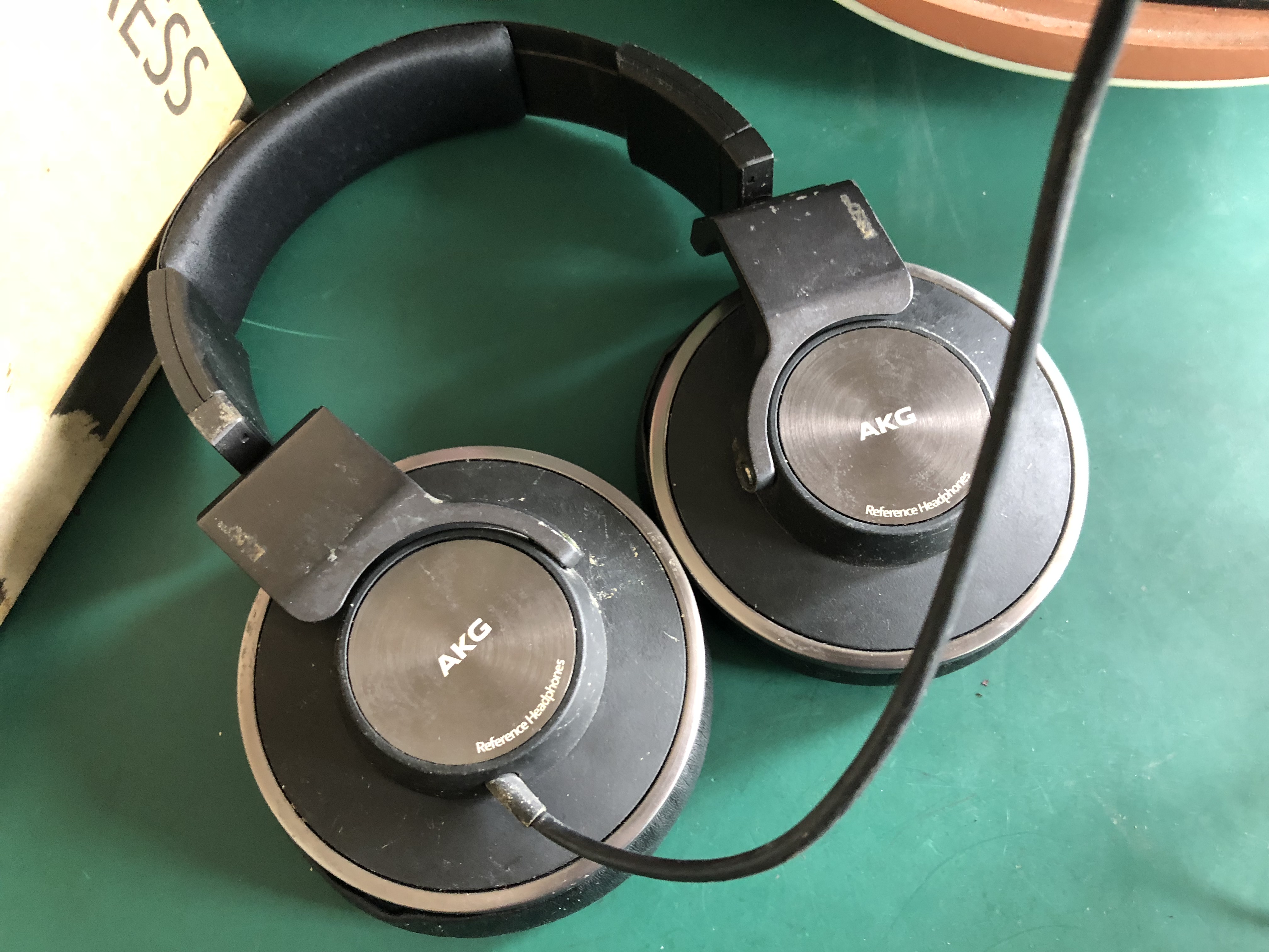 AKG K550MKII和beats solo3一边无声拆解分析 - 标件库