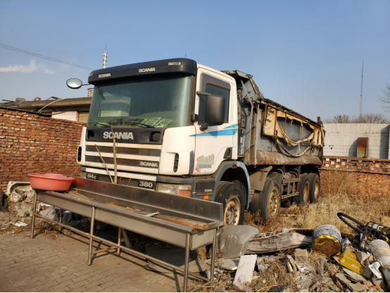 上世纪90年代的斯堪尼亚114C自卸车，国内仅一辆还不能上路 - 液压汇