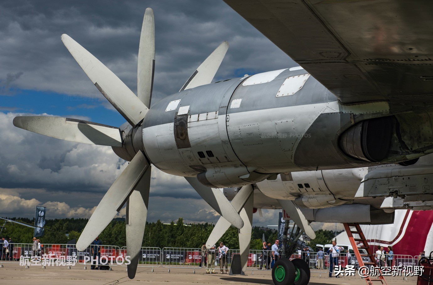 铁打的图-95，遍布铆钉的蒙皮，越老越耐看的”熊“式轰炸机 - 标件库
