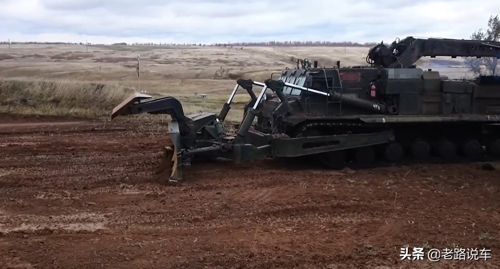 坦克底盘的BAT-2推土机 战斗民族的硬核工程设备 - 液压汇