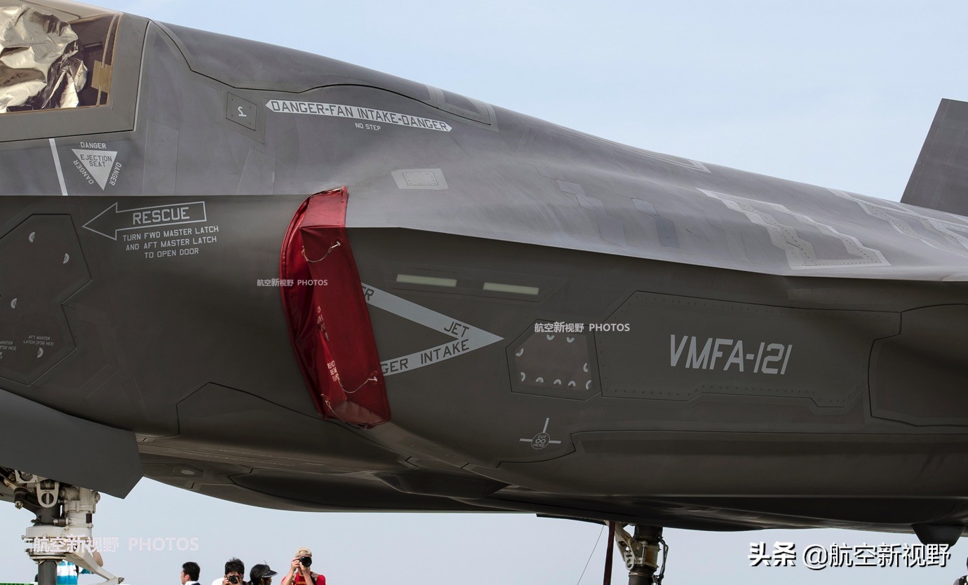 美国海军陆战队F-35B机体做工细节 复合材料多 几乎看不到铆钉 - 标件库