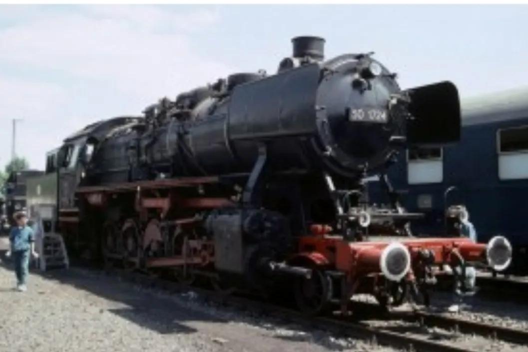 永恒的汽笛：战争中的钢铁动力——德国BR50蒸汽机车 - 标件库