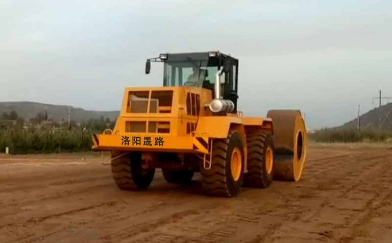 品味冲击压路机牵引车冲击碾压 冲击碾压设备 液压夯实机施工效果 - 液压汇