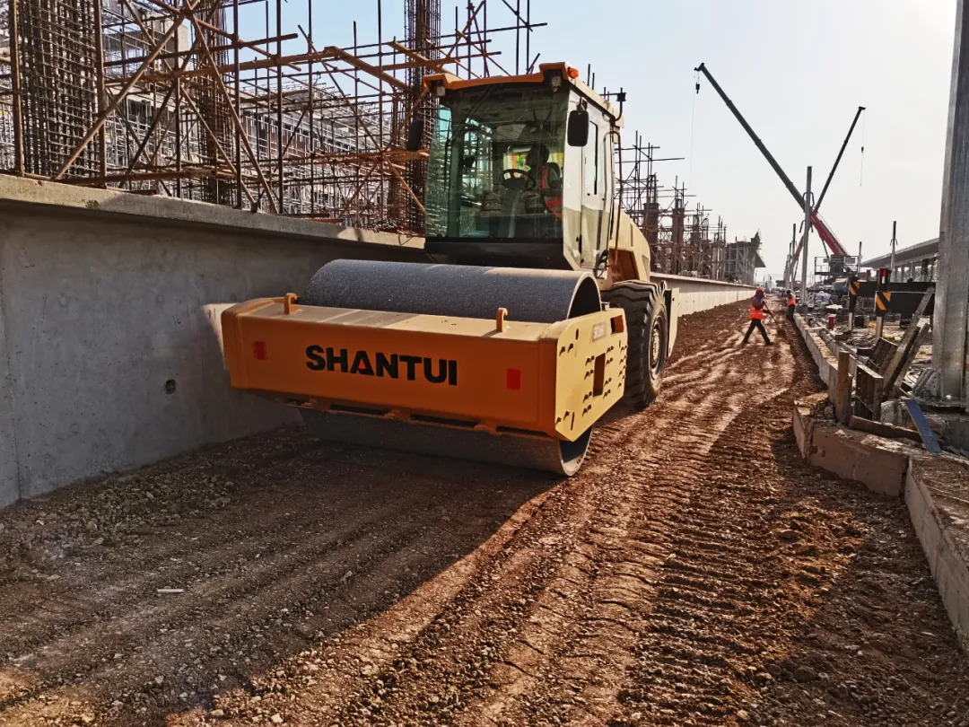 颠覆升级：全新山推SR26H-C6压路机演绎智控传奇 - 液压汇