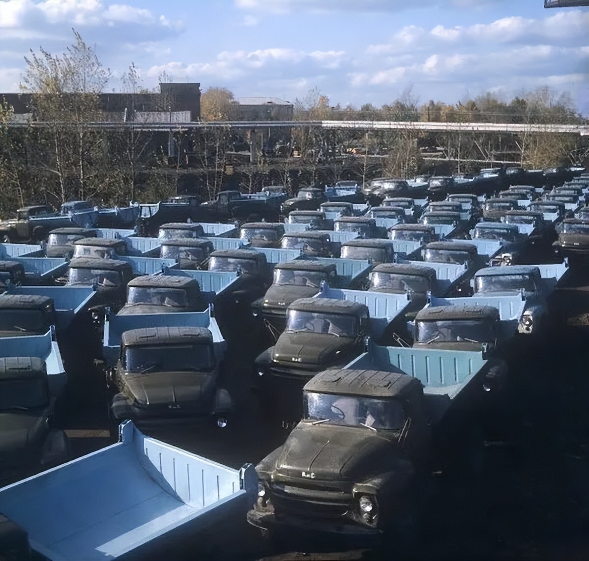 苏联ЗИЛ（ZIL）-ММЗ（MMZ）-555系列自卸车 - 液压汇