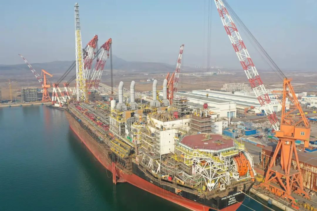 总高度130米、重约520吨FPSO火炬塔，吊装一气呵成 - 标件库