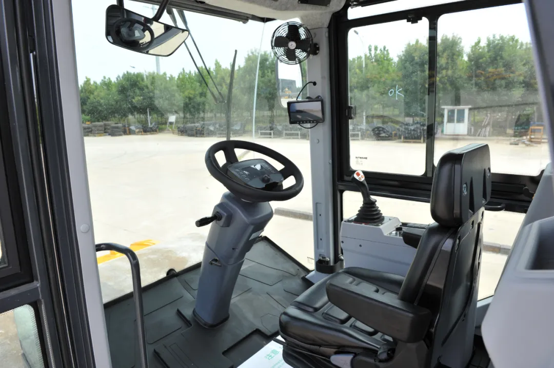 颠覆升级：全新山推SR26H-C6压路机演绎智控传奇 - 液压汇